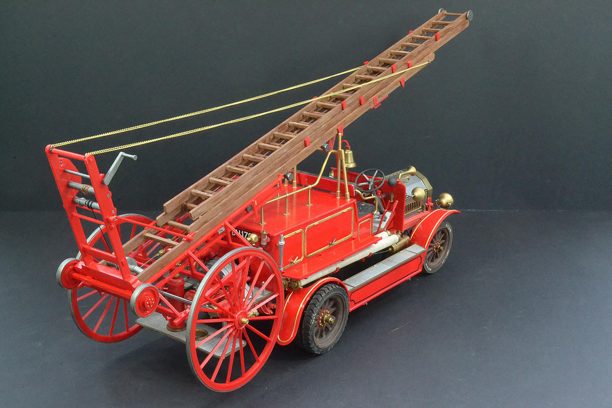 Bandai 1:16 1914 Dennis Fire Engine - Ready For Inspection - Vehicles ...