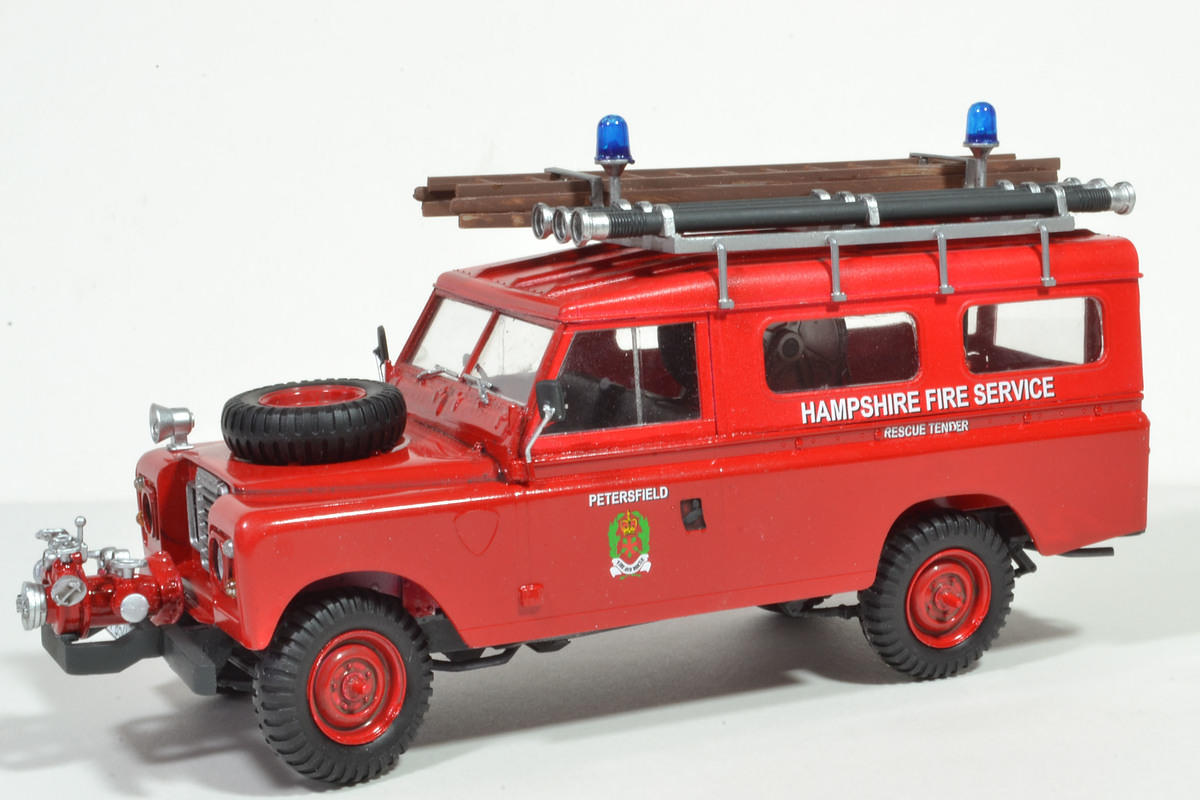 Italeri 1:24 Land Rover Fire Truck - Ready For Inspection - Vehicles ...