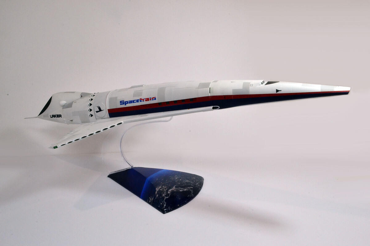 2001: A Space Odyssey, 1/72 Orion III Space Clipper from Moebius... cue ...